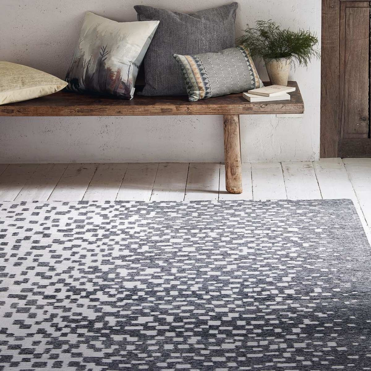 Freyr Carbon Rug - Villa Nova